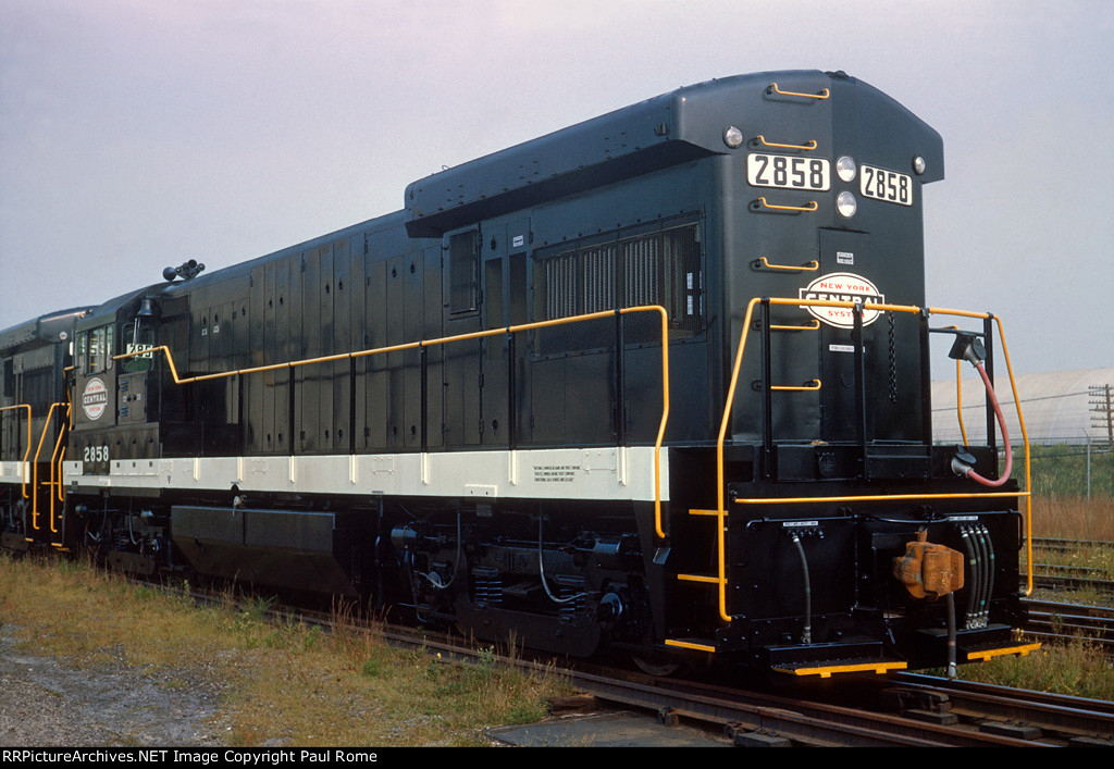 NYC 2858, GE U33B, NEW at the GE plant